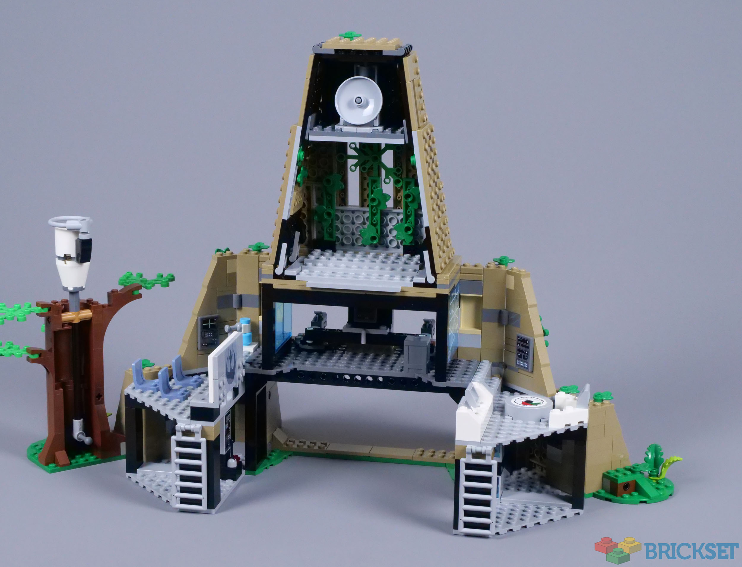 LEGO Star Wars 75365 Yavin 4 Rebel Base review | Brickset